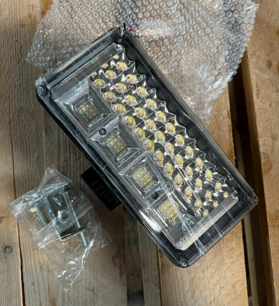 Светотехника Фара светодиодная LED 204 W 6000 К (57 диодов) (22,5х10,5х3 см)