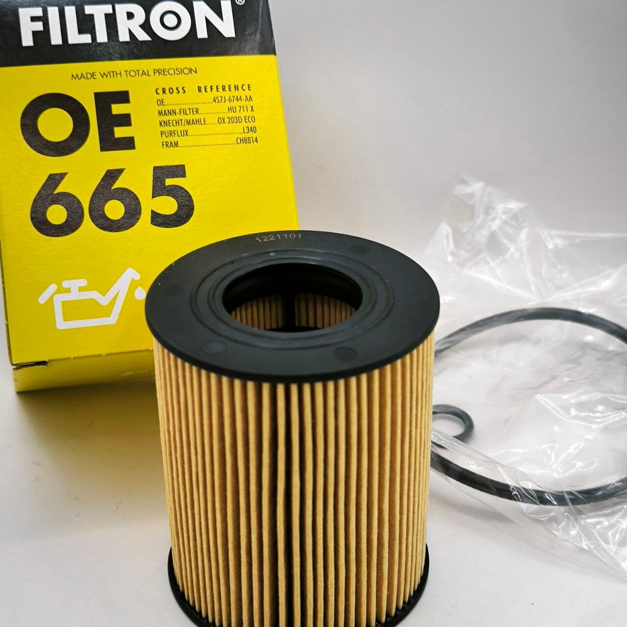 Фильтр масляный FILTRON OE 665 FORD/MAZDA 2002-2010 1.8-2.0-2.3 (OE665)