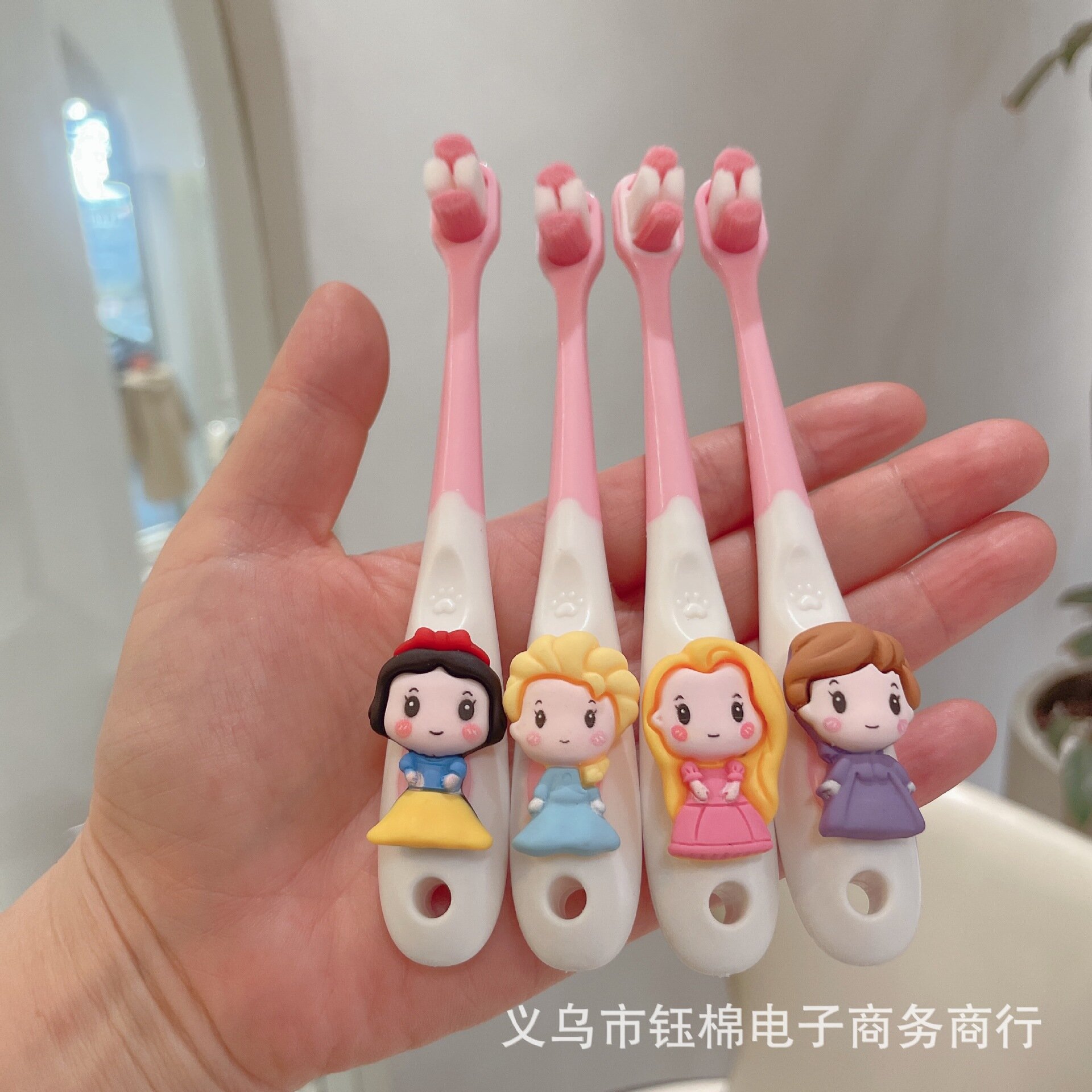 2026 Новейшая 4-пакетная модель детской зубной щетки с мягкими щетинками для детей 3-6 лет и 6-12 лет, начинающая зубная щетка для малышей с 10 000 щетинками