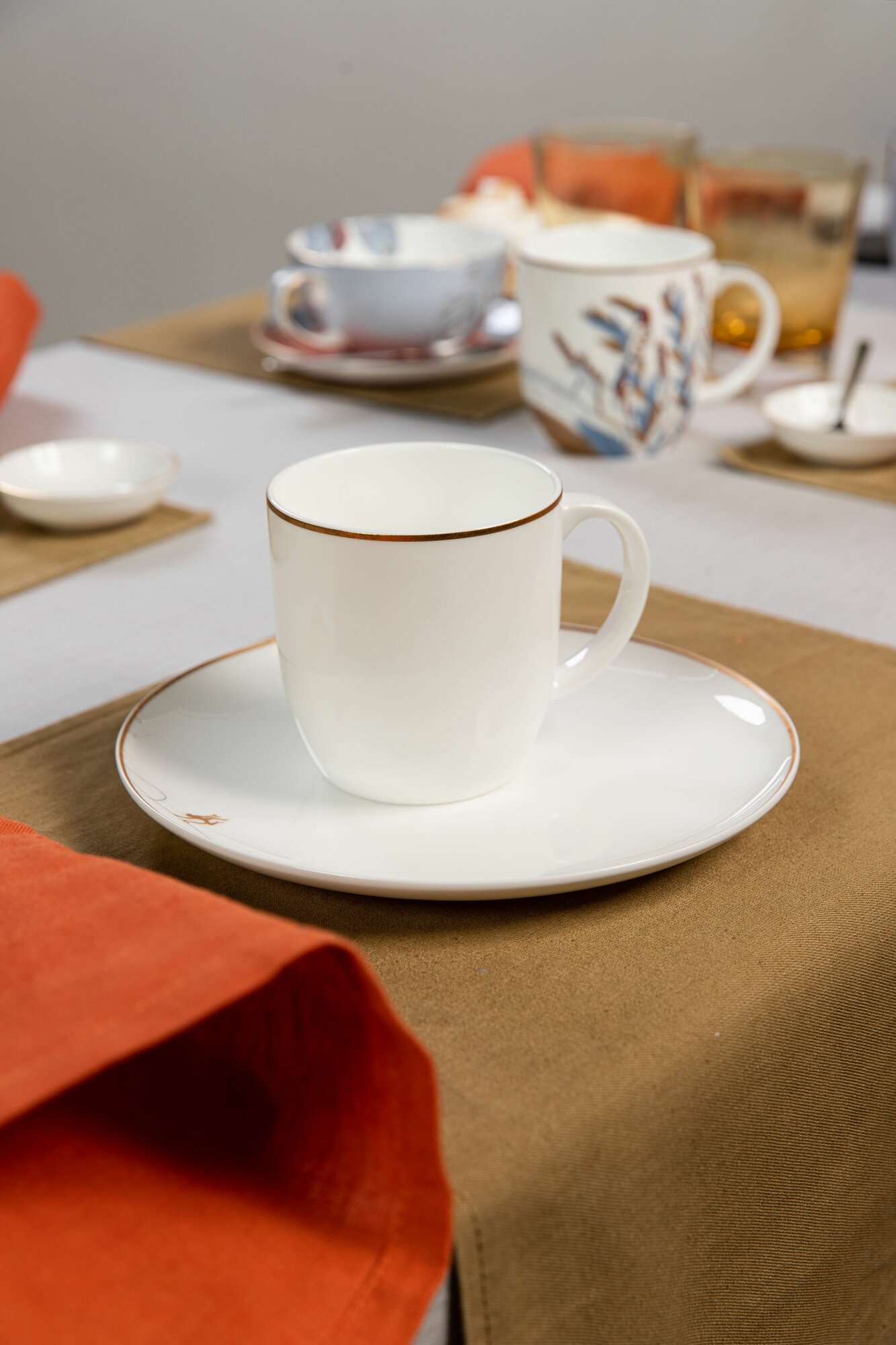 Фарфоровая чашка для чая и кофе Valerie Concept, 350мл, белая с золотистым узором