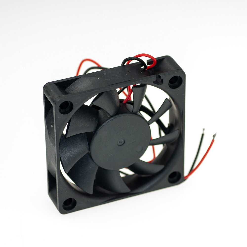 Вентилятор осевой постоянного тока 60х60х15 мм, 3900 об./мин, 5 В