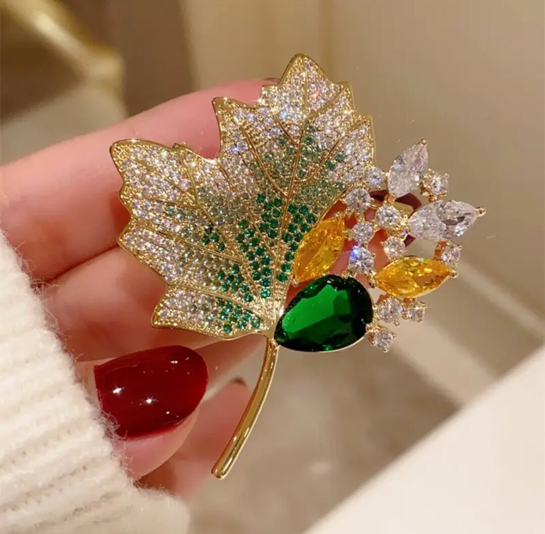 Брошь, стразы