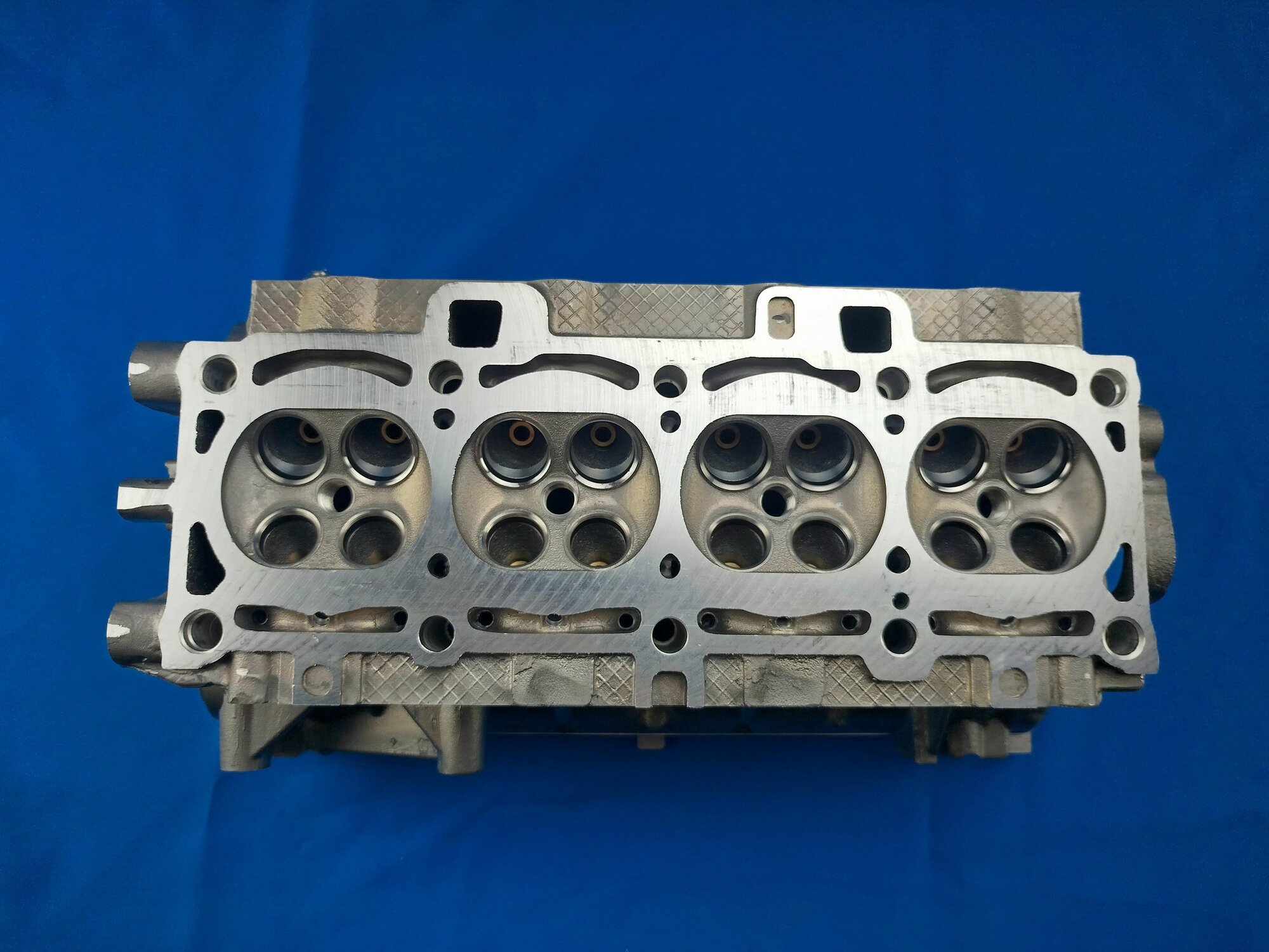 Головка блока цилиндров "ВАЗ" для автомобилей Приора 1,6л, 16кл. голая (21126-1003011)