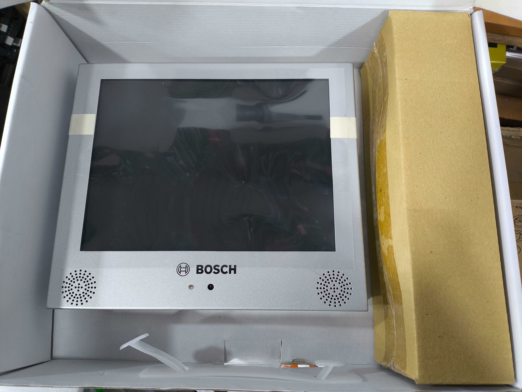 Монитор Bosch SUN-SG810MS, для системы видеонаблюдения, 10", цветной, 1 шт