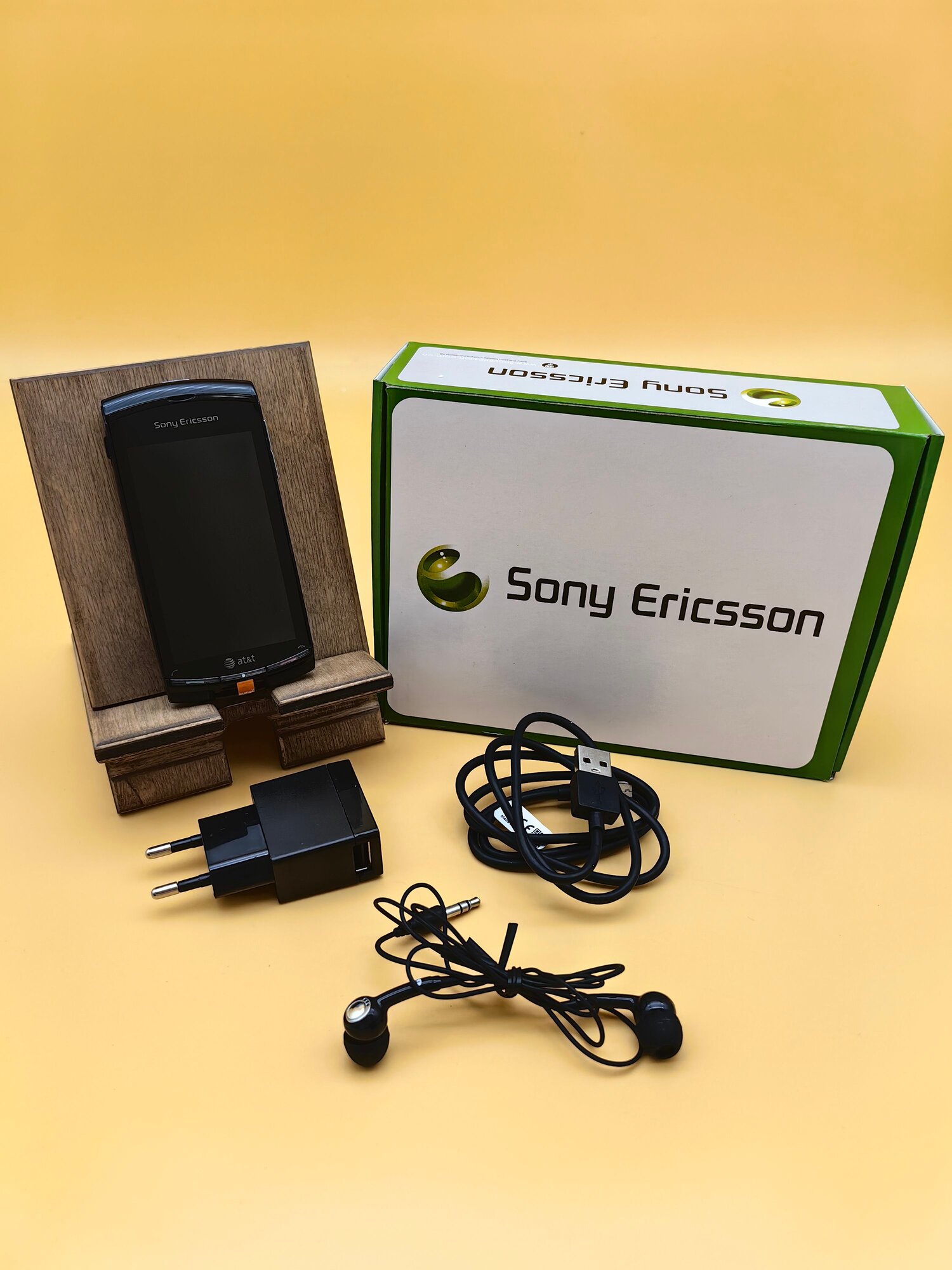 Мобильный телефон Sony Ericsson Vivaz (U5i), Черный