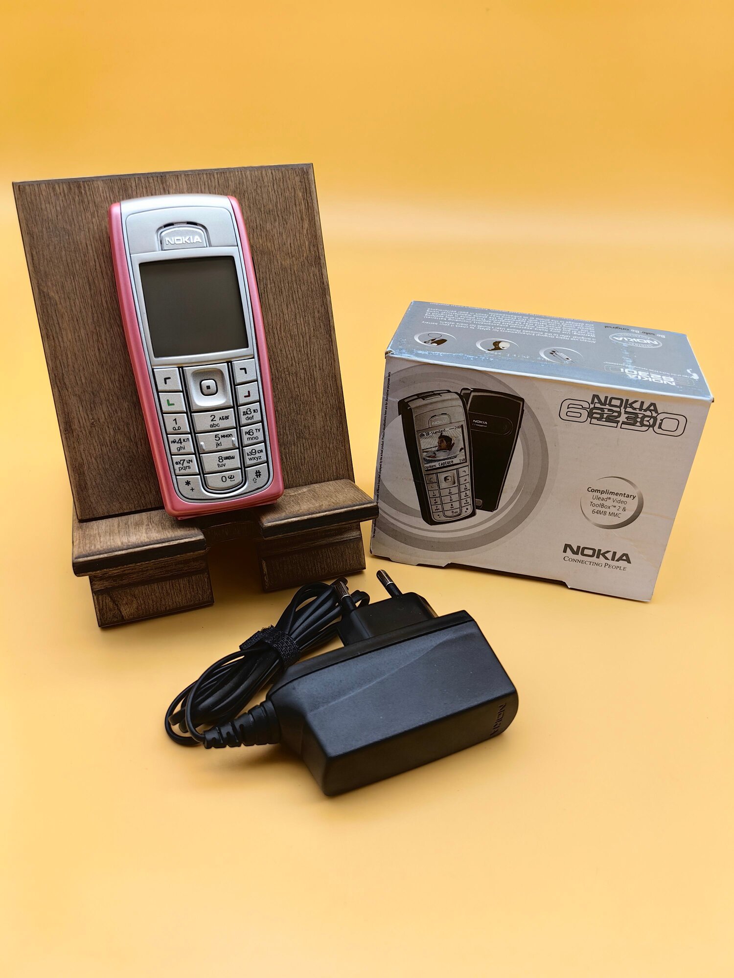 Мобильный раритетный кнопочный ретро телефон Nokia 6230i, Розовый