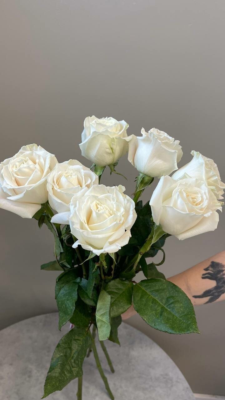 Букет из белых свежих роз