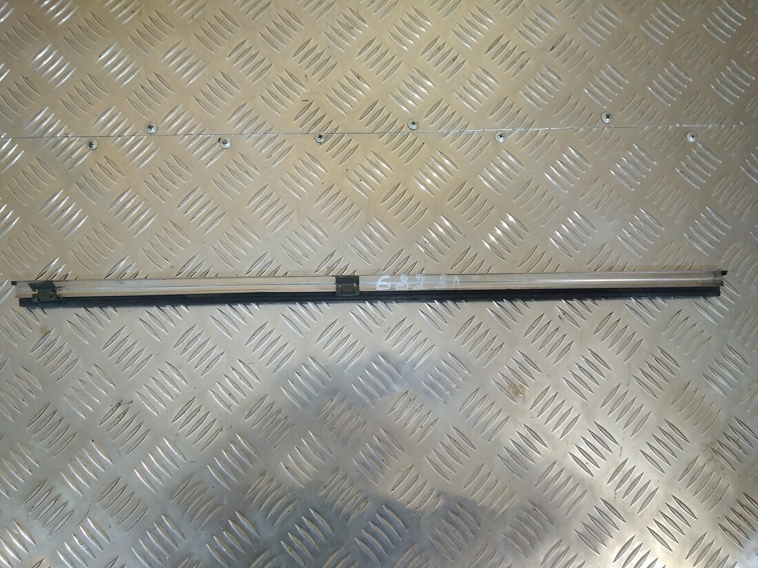 Молдинг стекла двери левой задней MITSUBISHI Galant 1993 1997 MB865843