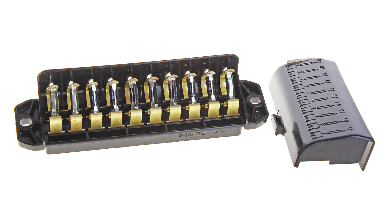 Блок предохранителей ГАЗ-2410, лэтз, ПР121 на ВАЗ-1111; ГАЗ-3102; РАФ-2203-01