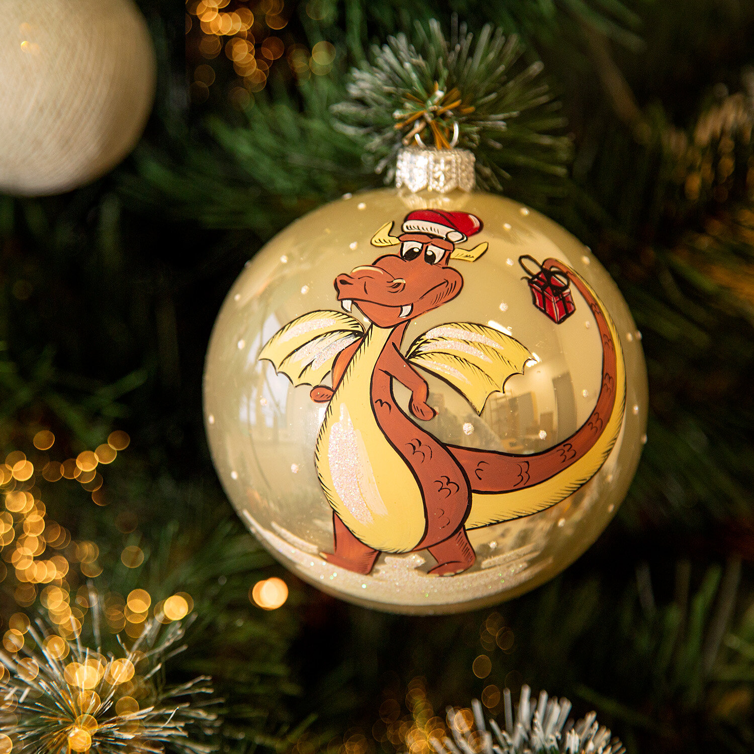 Шар елочный 'Дракон в шапочке'