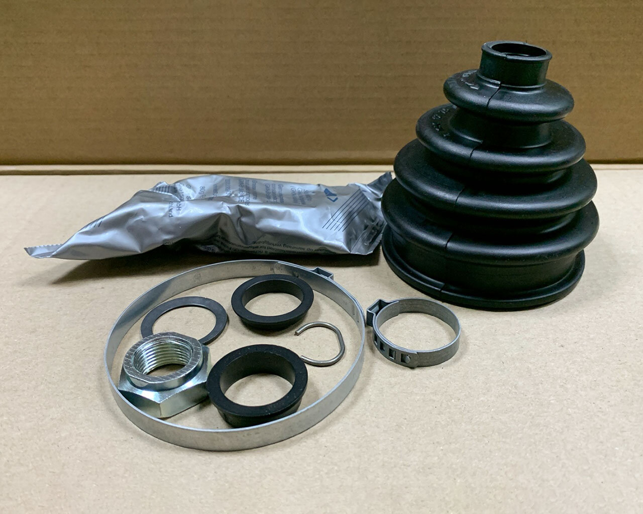 Пыльник шруса наружного AUDI 80 B3 1.8 (GKN)