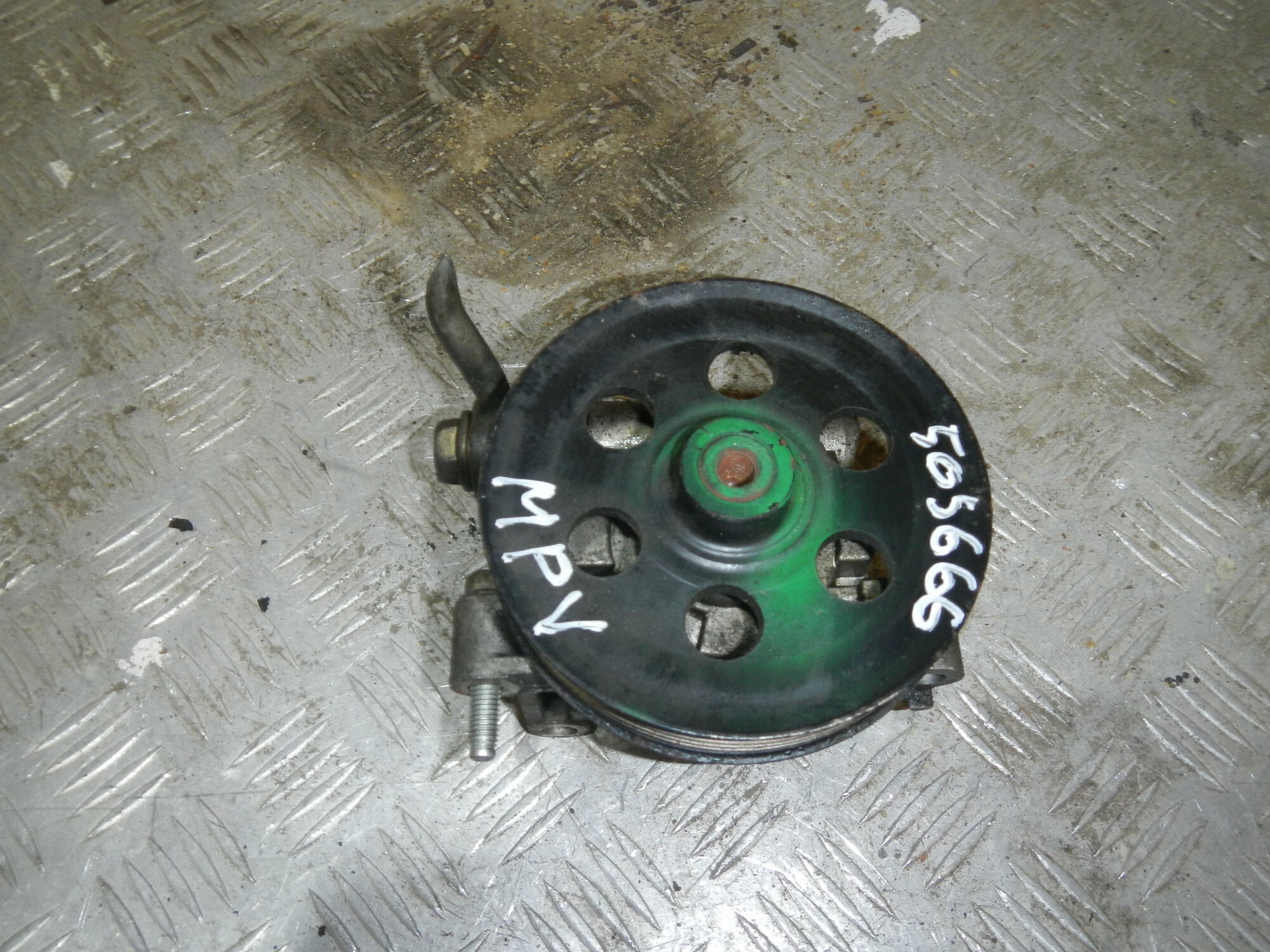 Б/У Насос гидроусилителя, Mazda (Мазда)-MPV II (LW) (99-06) MAZDA MPV II (LW) (99-06) без повреждений. 505666 MAZDA арт....