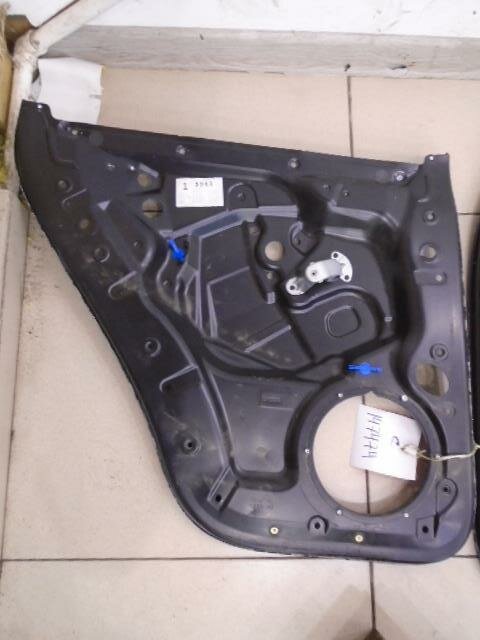 Панель двери задней левой от Volkswagen Touareg 2002-2010