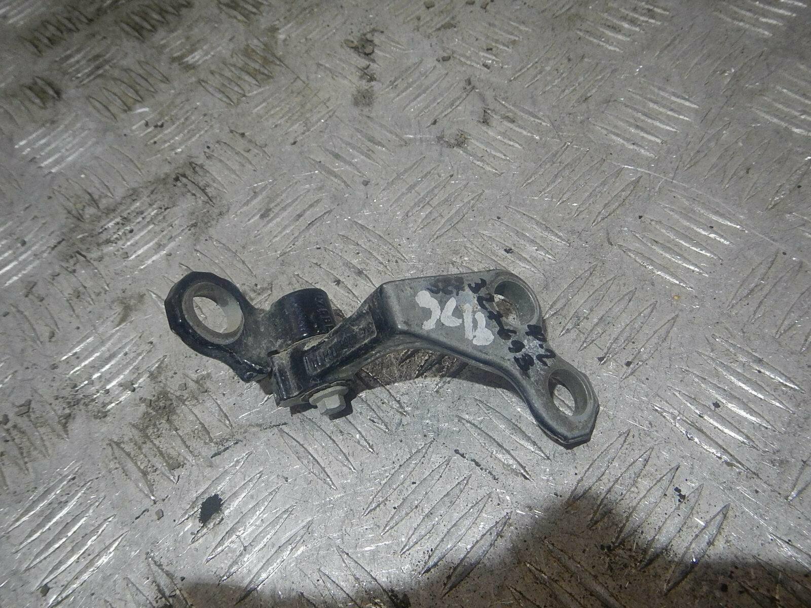 Б/У Петля двери задней левой верхняя, Ford (Форд)-FOCUS 2 (05-08) FORD FOCUS 2 (05-08) Есть люфт 327693 FORD арт. 3M51R2...