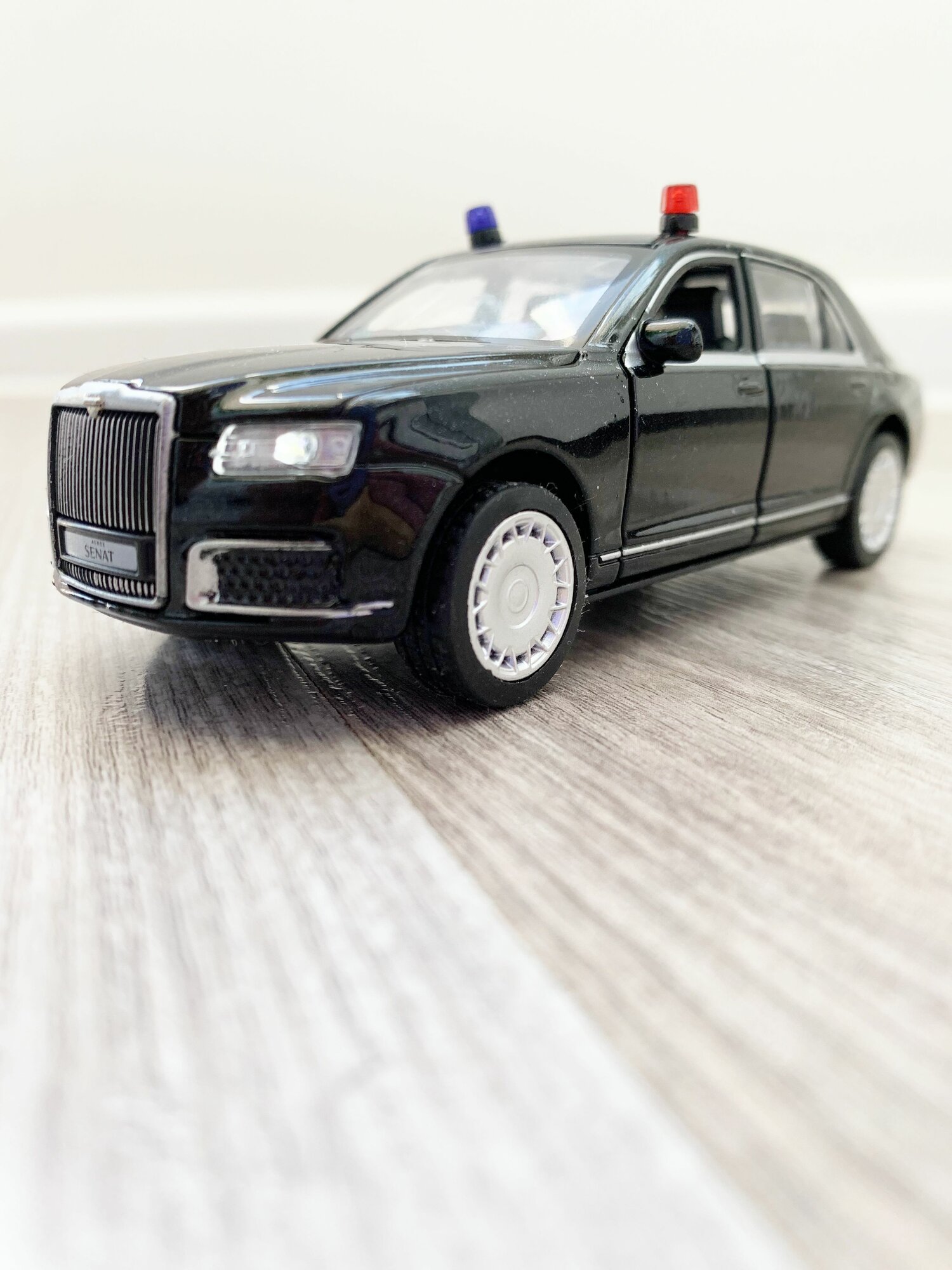 AURUS SENAT (свет, звук, метал,13,5 см, инерция, открытие дверей и багажника) - чёрный