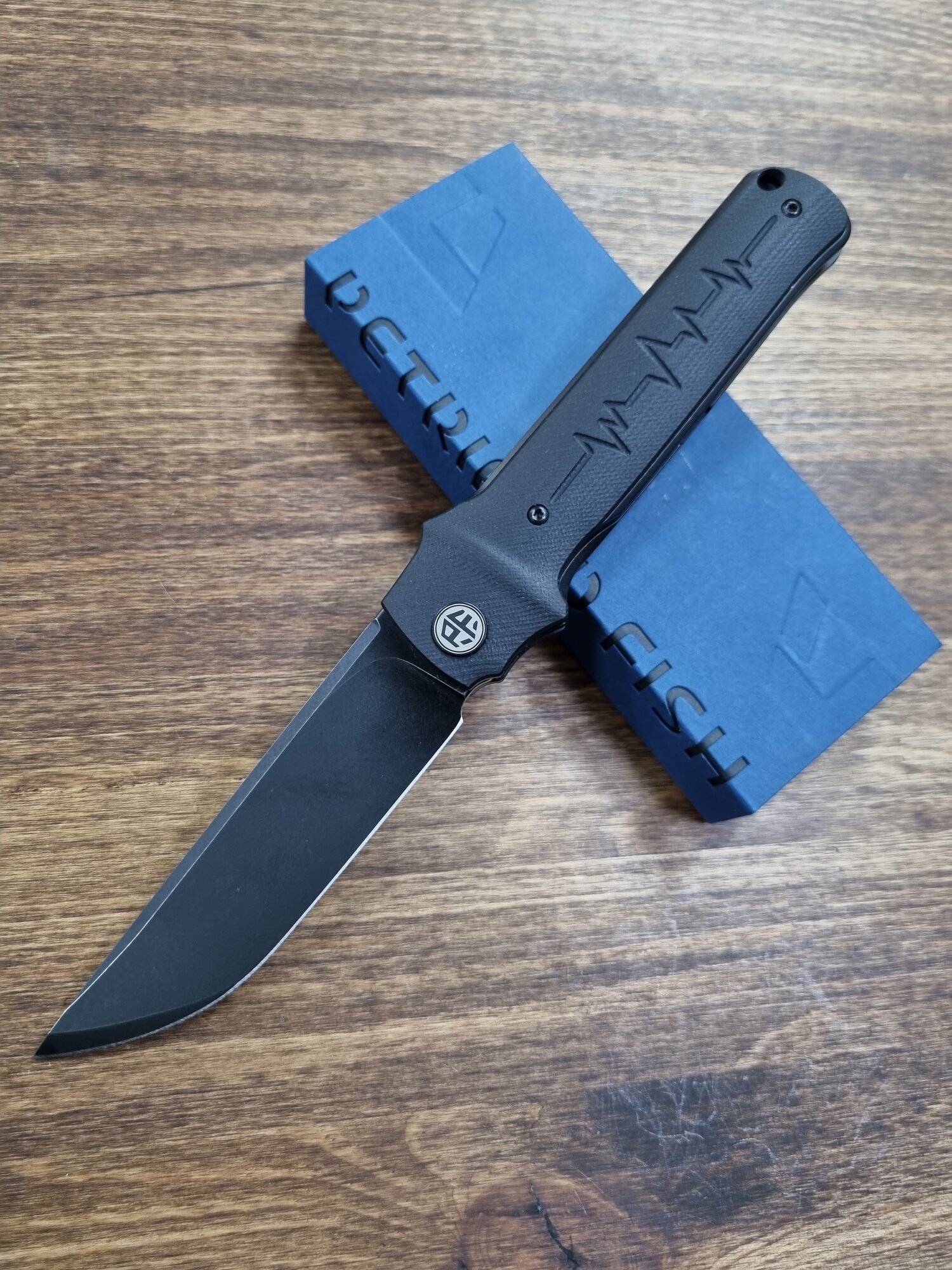 Нож складной Petrified Fish "Tena" PFB04 DDW , сталь D2, рукоять G10