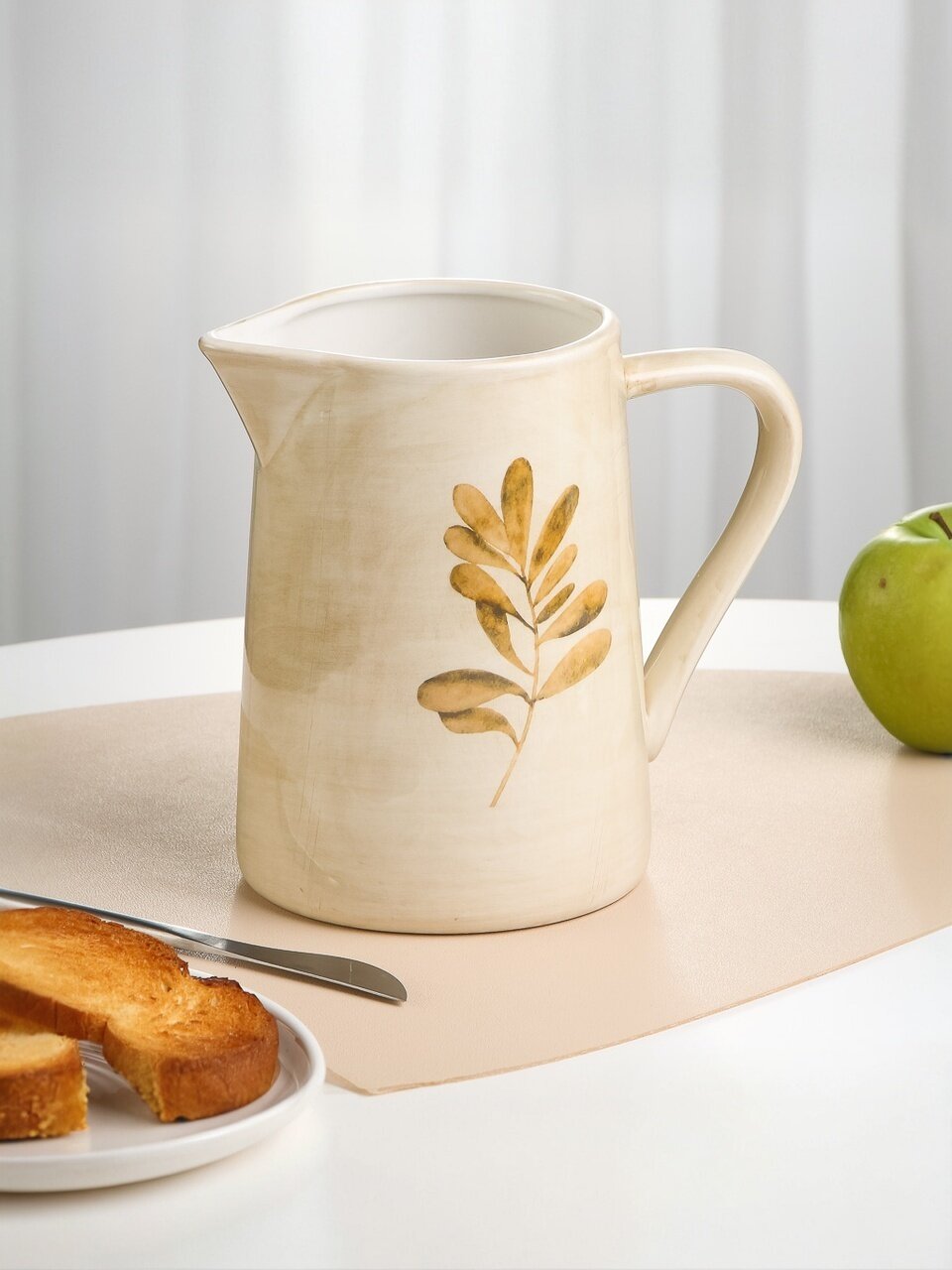 Кувшин Daniks Pollen 1.35 л, доломитовая посуда для напитков, воды и молока, бежевый декор, высота 17 см.