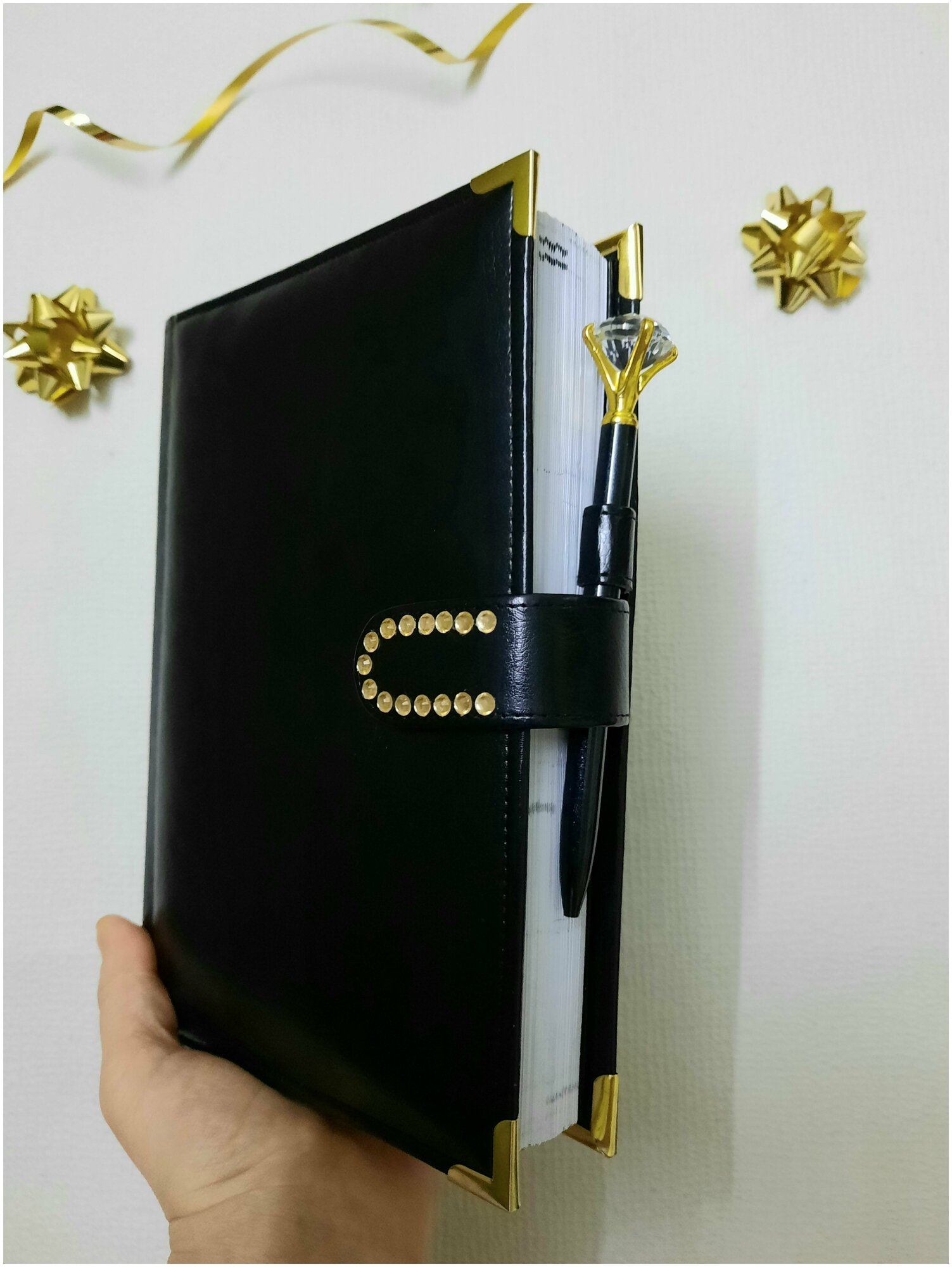 Недатированный планер "Девушка-месяц", А5, в книжном переплёте, 160 л, обложка из экокожи