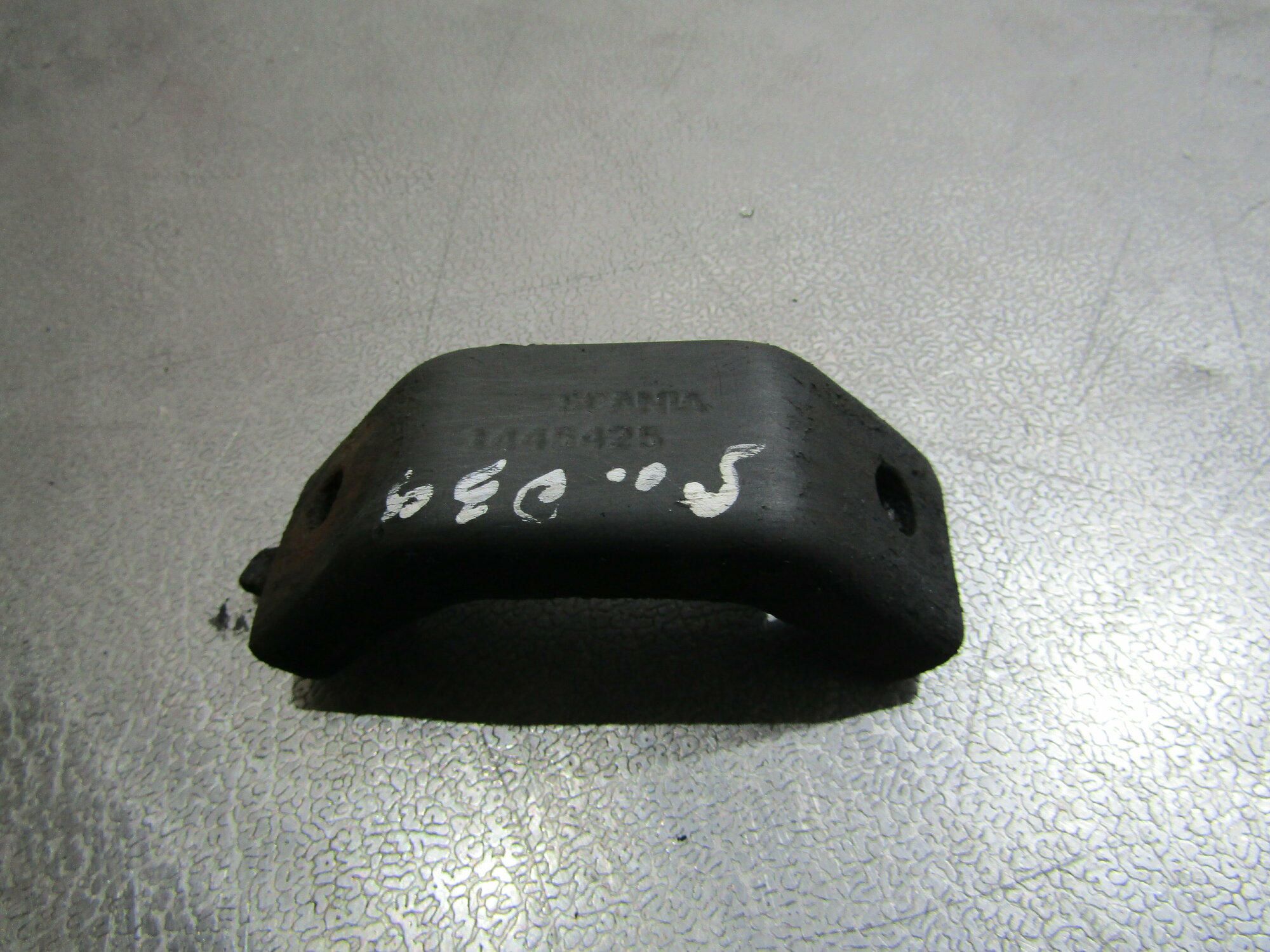 Кронштейн крепления переднего крыла Scania P, G, R