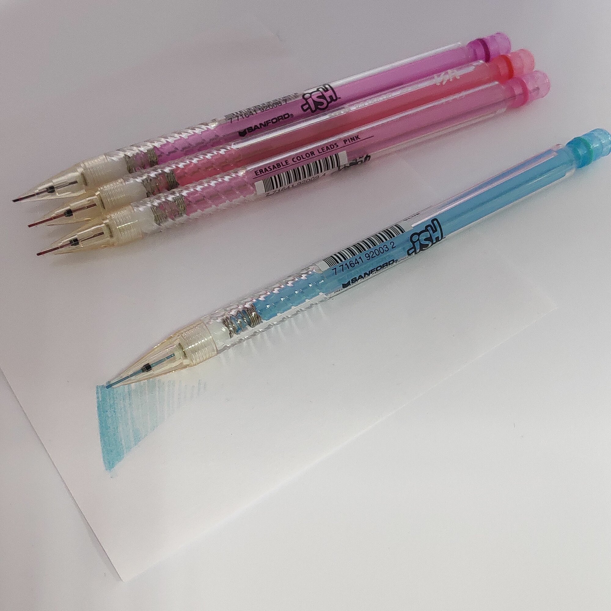 Голубой механический карандаш c голубым грифелем 05 UNI "ISH" LIGHT BLUE.