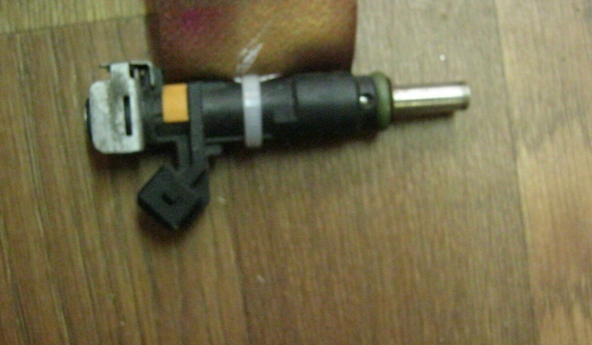 Форсунка инжекторная электрическая Astra H / Family Opel 55353806