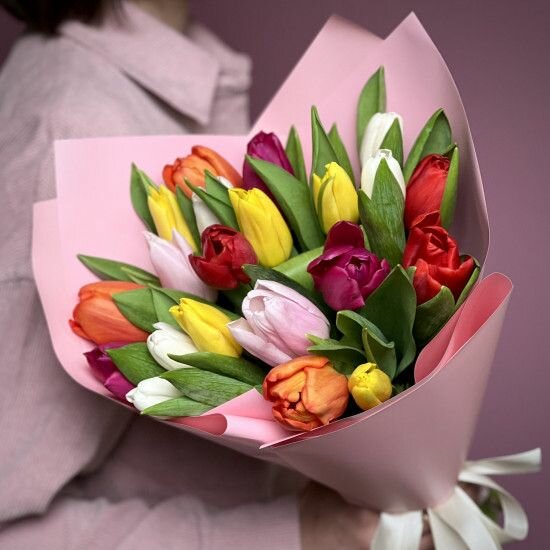 Букет живых цветов из 21 тюльпана микс, высота 40 см, от Flor2u