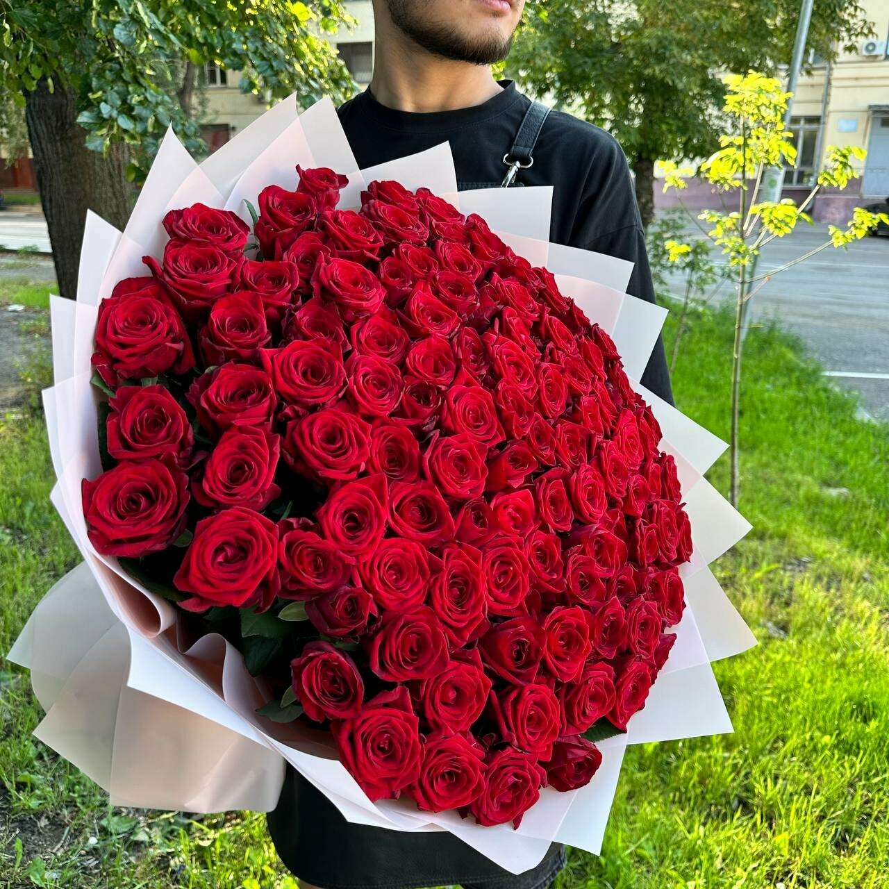 Букет Demin Flowers "101 красная роза", 101 роза, 60см, XL, на стеблях