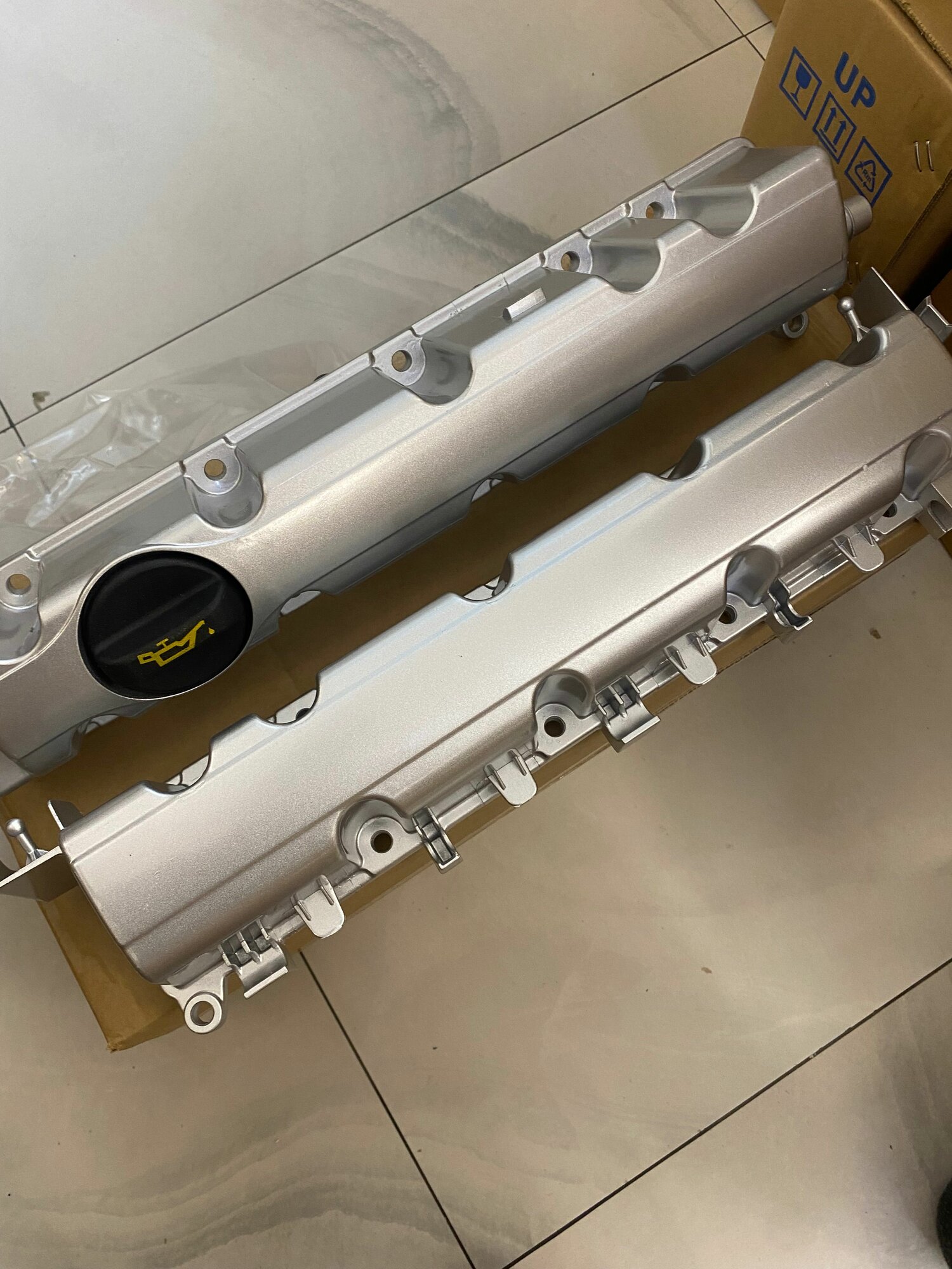 Алюминиевая клапанная крышка Peugeot Citroen 2.0