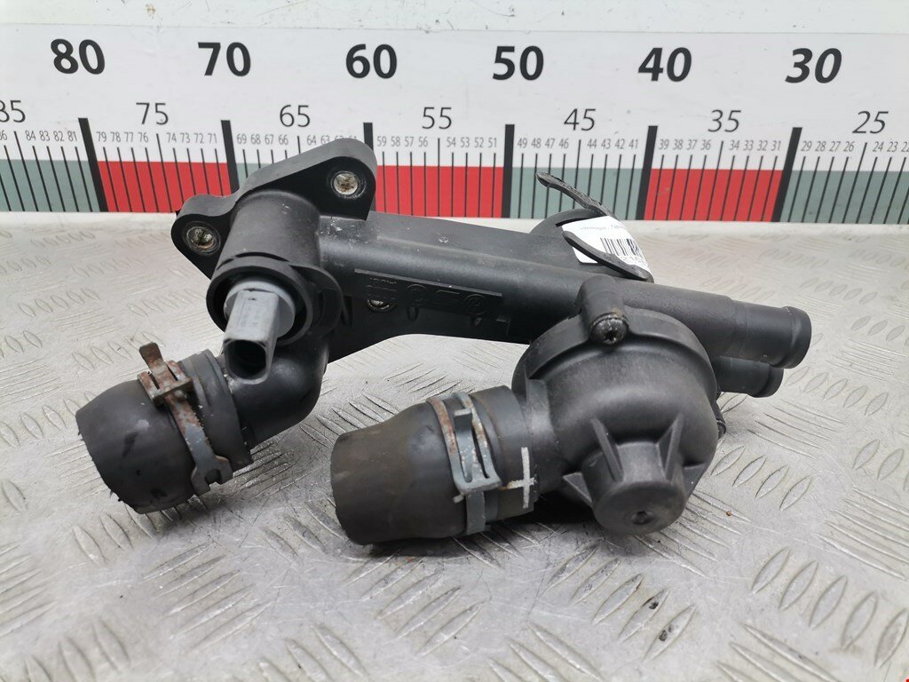 Корпус термостата Volkswagen Polo 4 03C121111B арт. 2216824