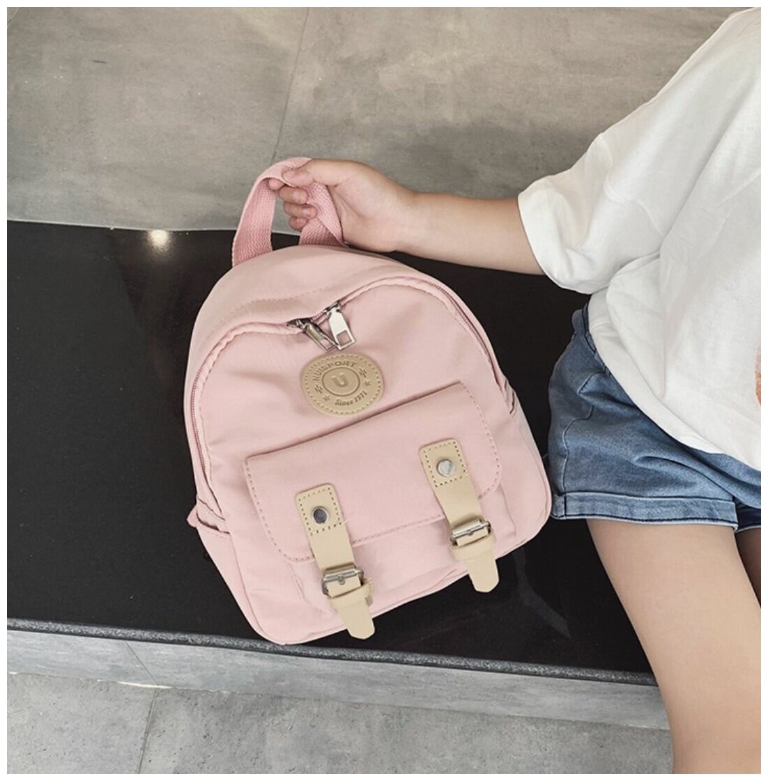 Небольшой тканевый дошкольный рюкзак для маленьких модниц.