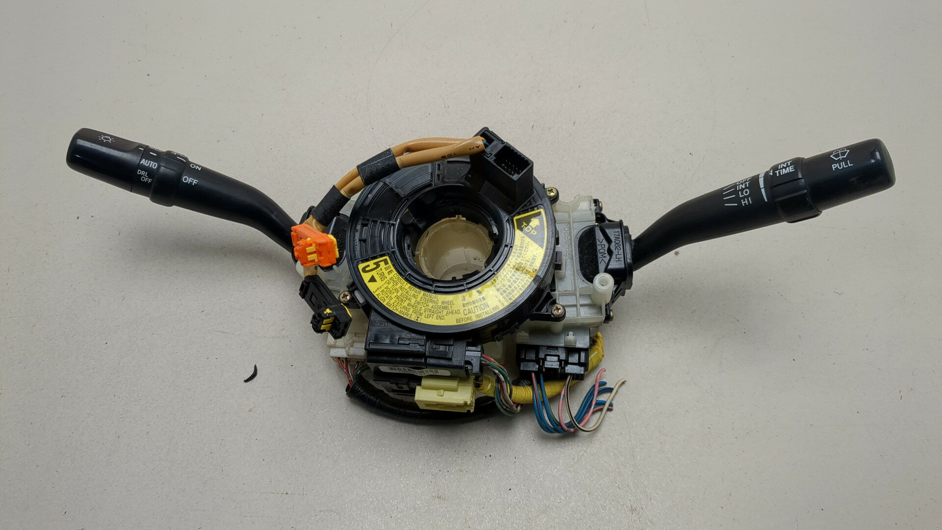 Переключатель поворотов и дворников Toyota Solara Б/У