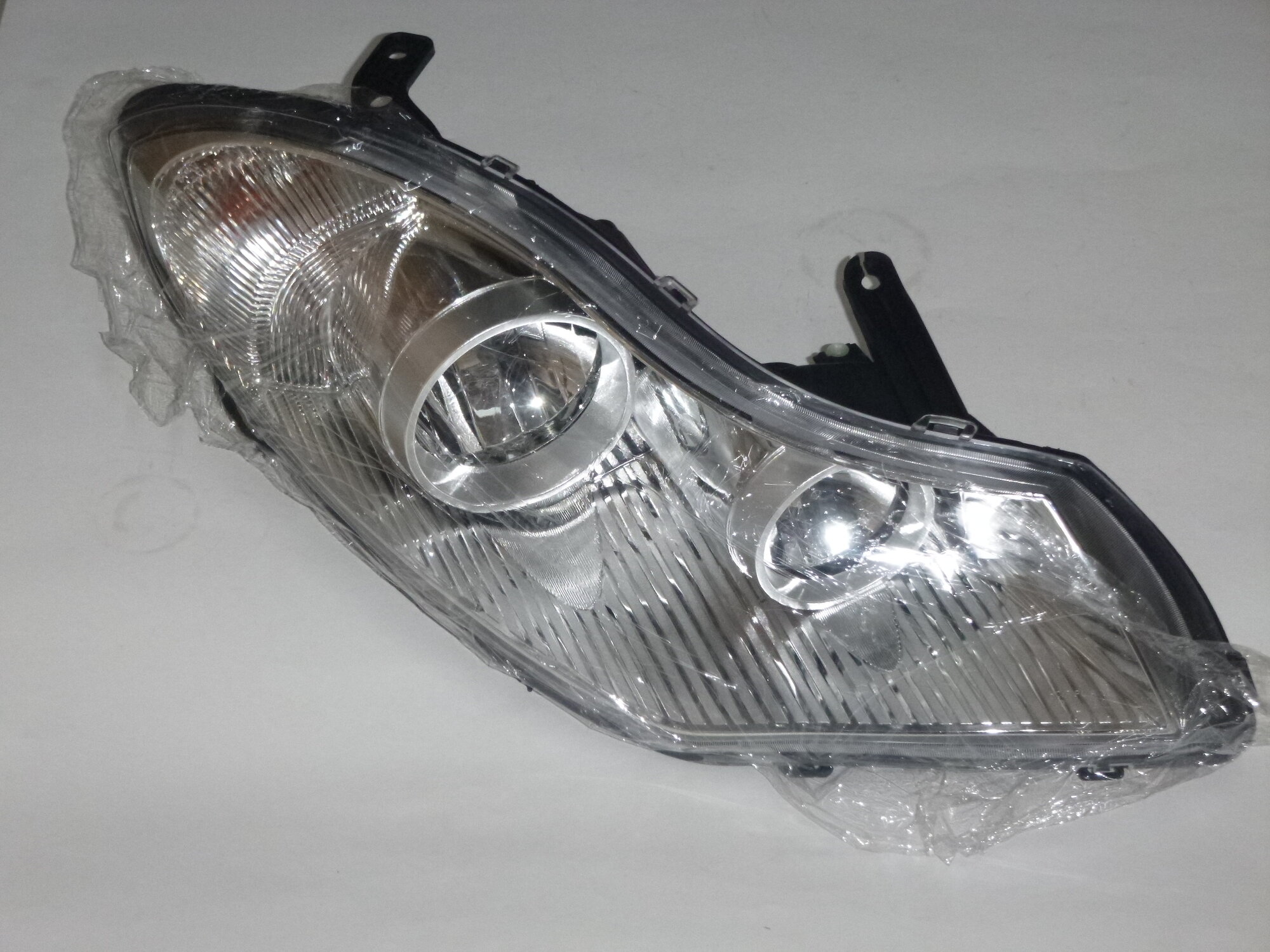 Фара передняя правая Bonus (A13-3772020BC)