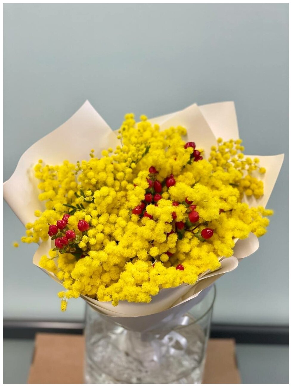 Букет wowflo "Мимоза", 7 цветов мимозы, желтые, сборка на стеблях