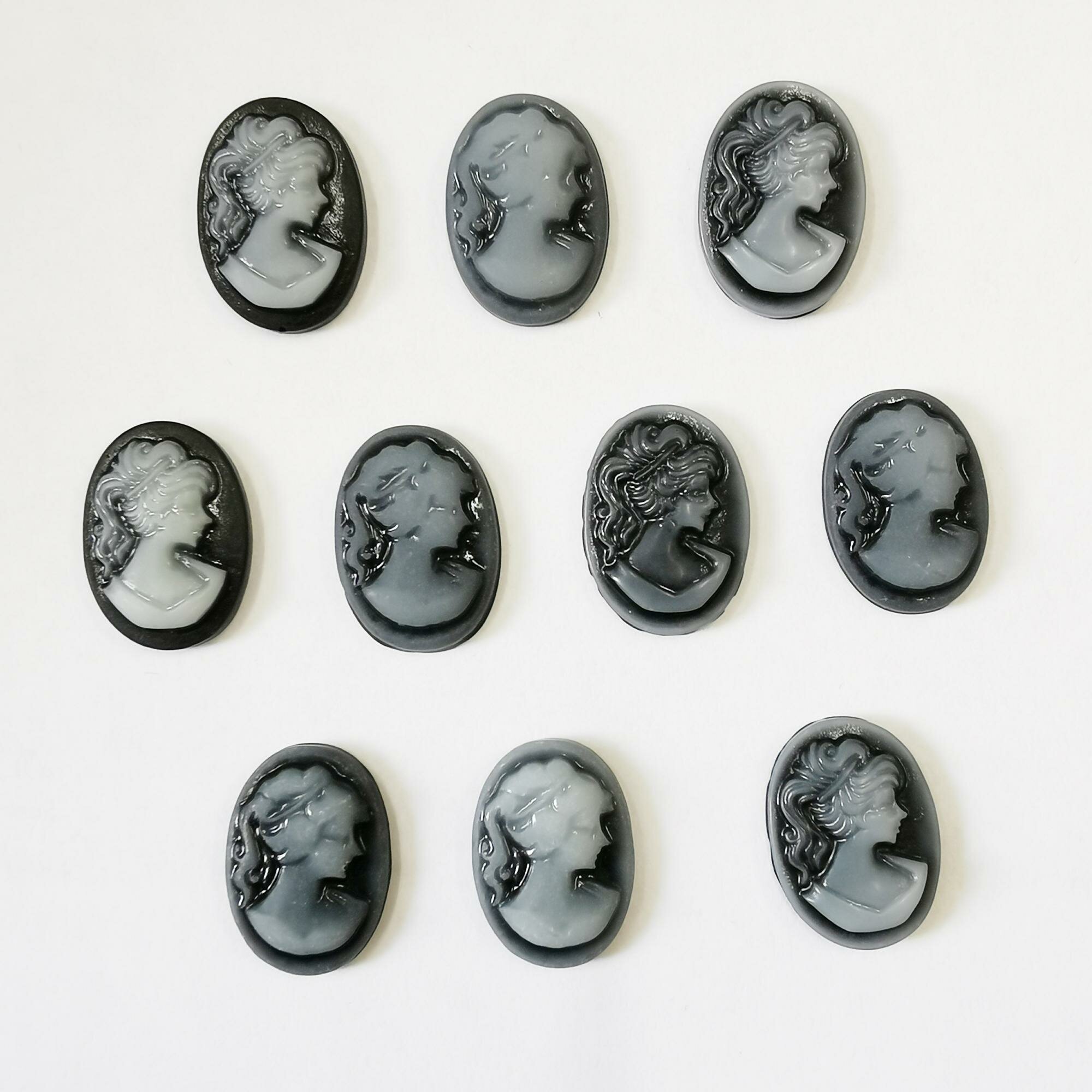 Камея акриловая, 18х13мм, девушка, серая на черном, 10 шт.