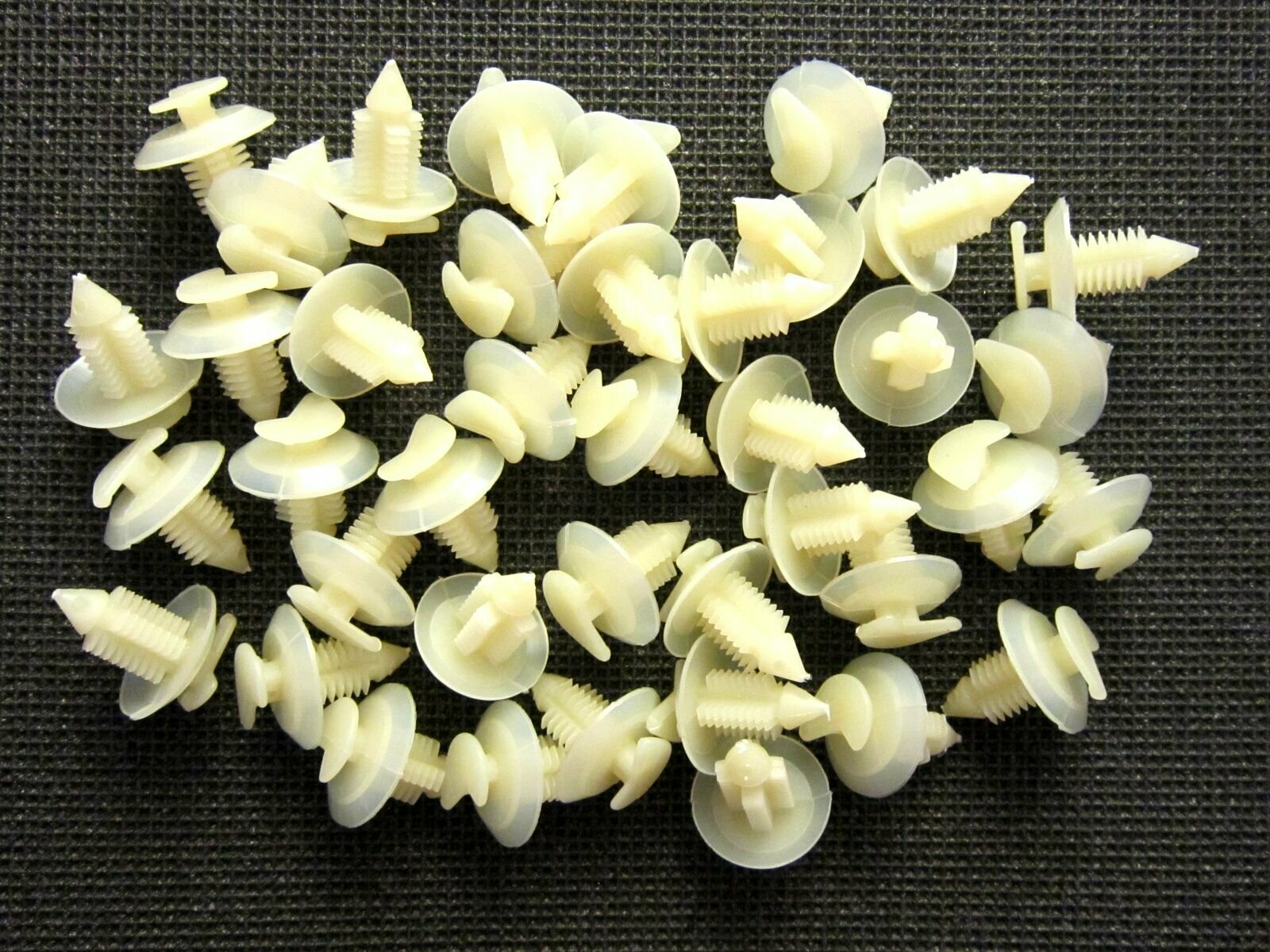 Автомобильная клипса (пистон) 21080610205300 обшивки двери ВАЗ 2108, 40 шт.