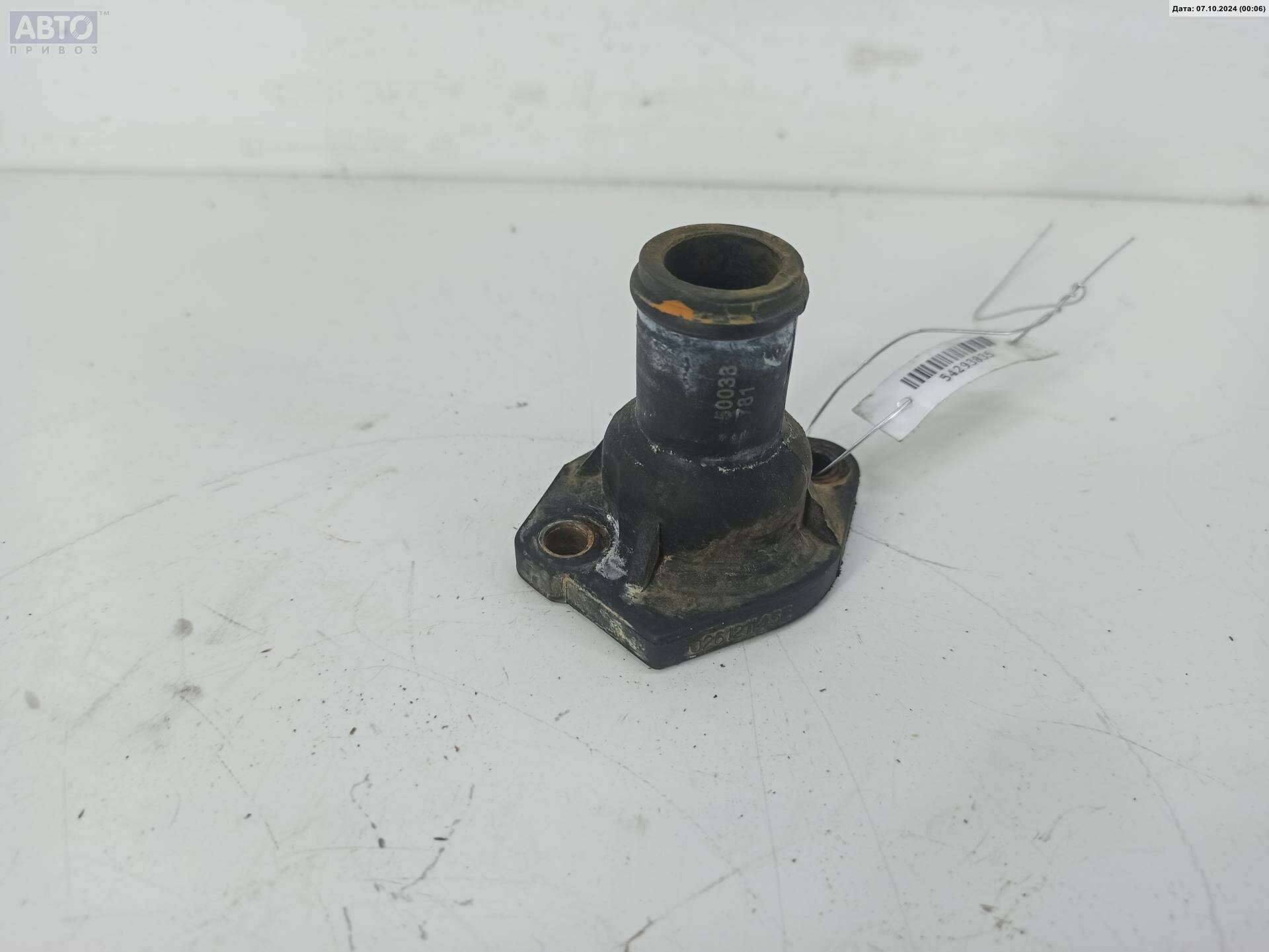 Фланец (тройник) системы охлаждения Audi 100 C4 (1991-1994)