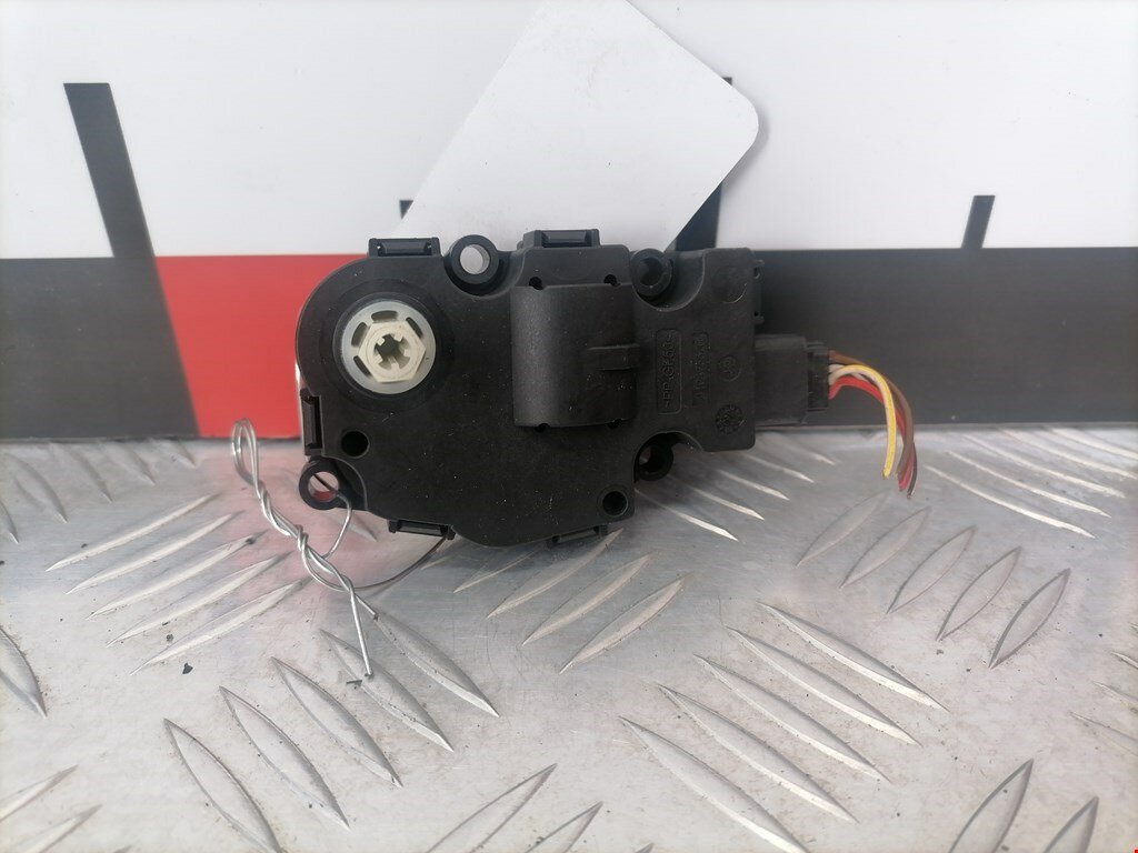 Сервопривод (электропривод моторчик привода) заслонки печки BMW 5-Series (F07/F10/F11/F18) 64119319037 арт. 1420659