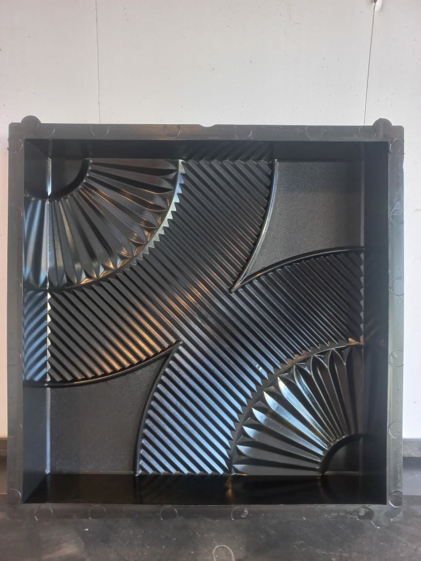 Формы для тротуарной плитки MoldPlastik "Ромашка" 30 x 30 см, 6 штук