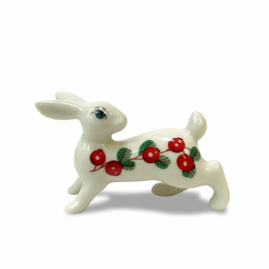 Фигурка зайца (брусника) фарфоровая. Сделано в России.