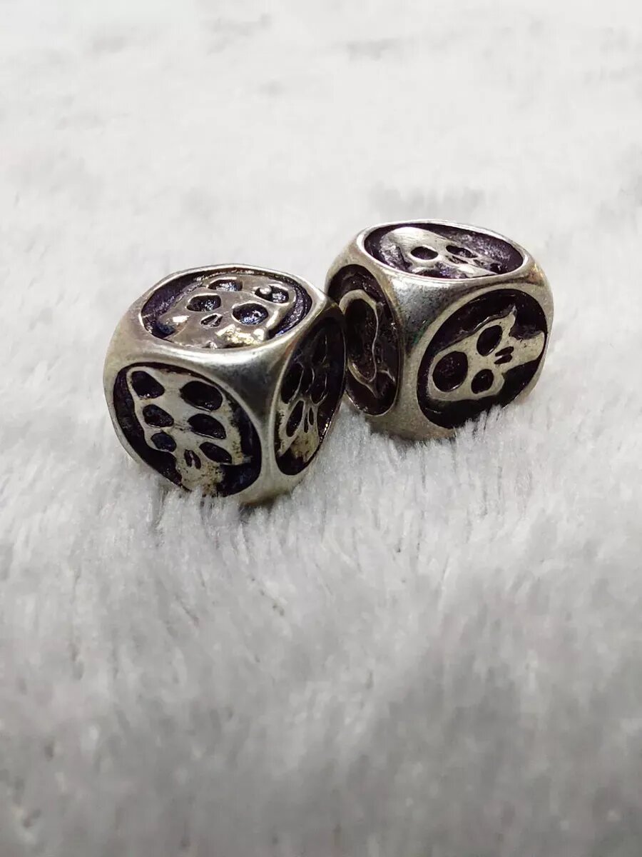 Кубик игральный металлический с черепами 12 мм, 2 шт