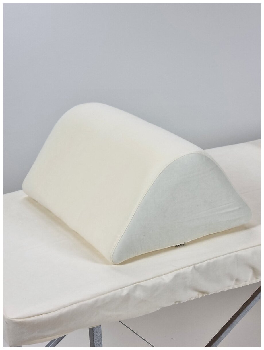 Подушка под ноги колени треугольная ортопедическая анатомическая на кушетку для наращивания ресниц