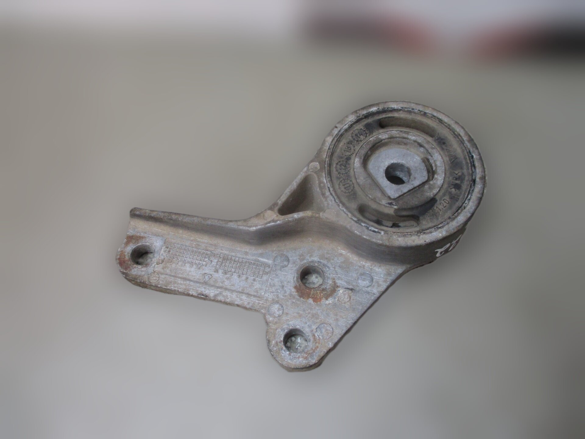 Кронштейн радиатора правый Scania P, R, G