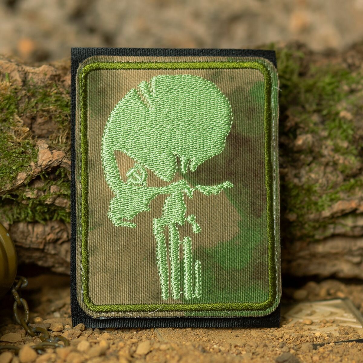 Нашивка ( шеврон патч patch ) Каратель с серпом и молотом вышитая на липучке 9,5х7,5мох зеленый