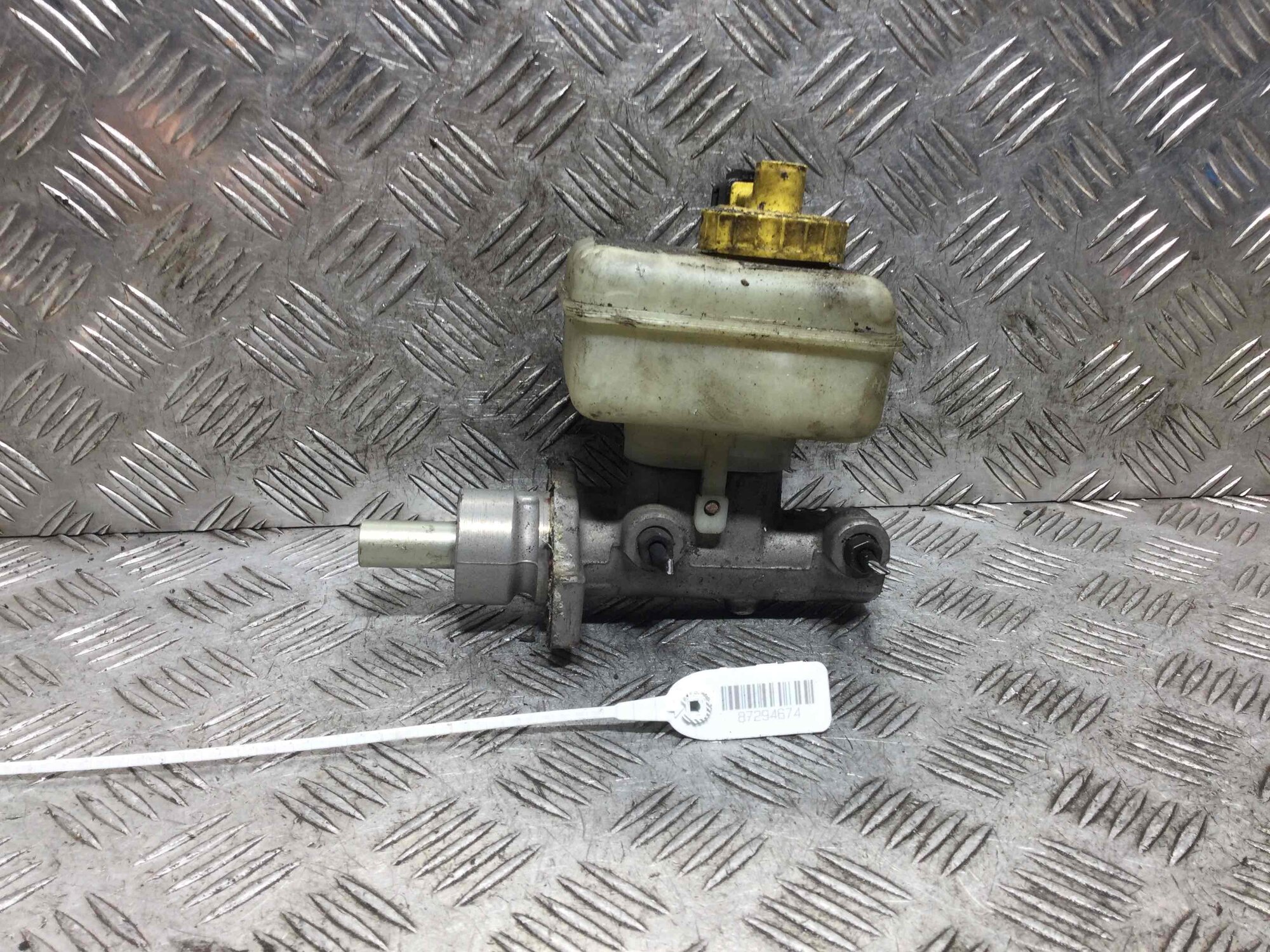 Б/У Цилиндр тормозной главный Volkswagen Golf 4 поколение (1997-2004) 2000 г.