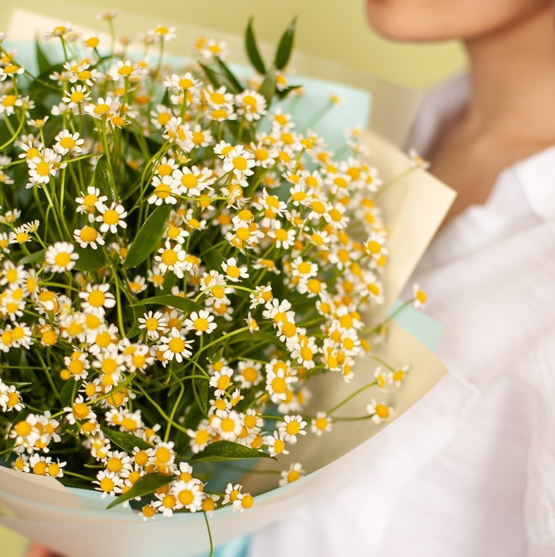 Букет цветов с ромашками