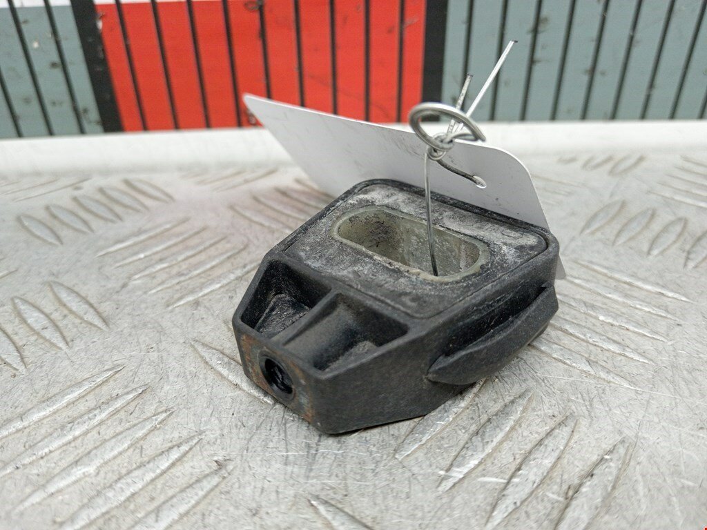 Кронштейн (крепление) радиатора Volkswagen Golf 4 1J0806157F арт. 2185603