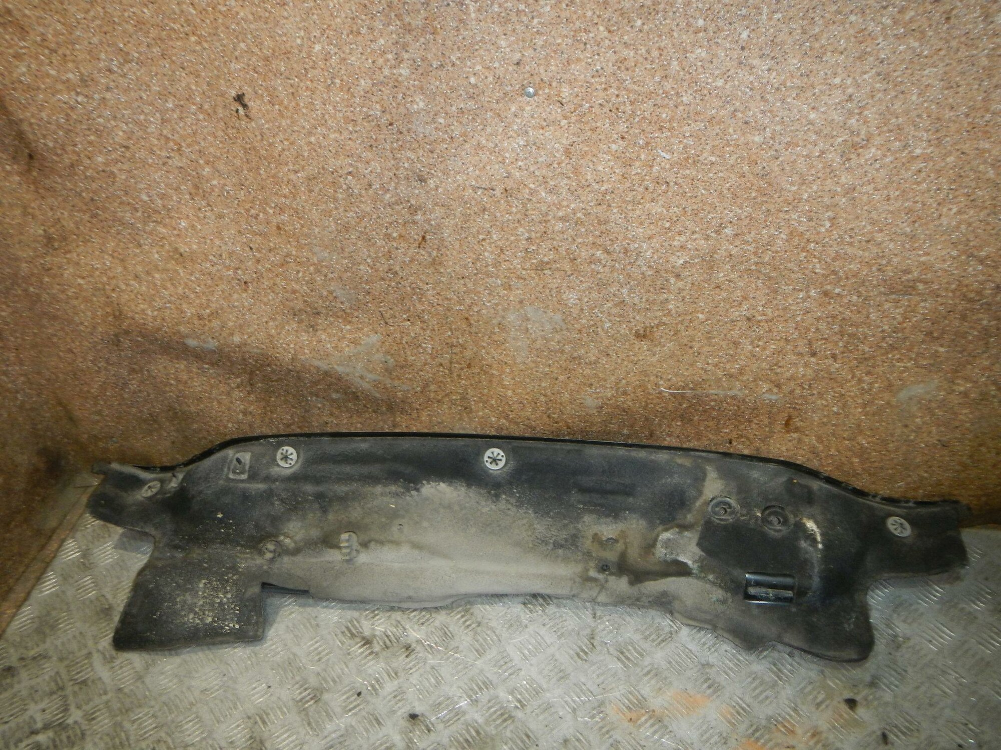 Б/У Щит моторный, Skoda (Шкода)-FABIA (99-06) SKODA FABIA (99-06) Без повреждений. 501112 VAG арт. 6Y0805277A