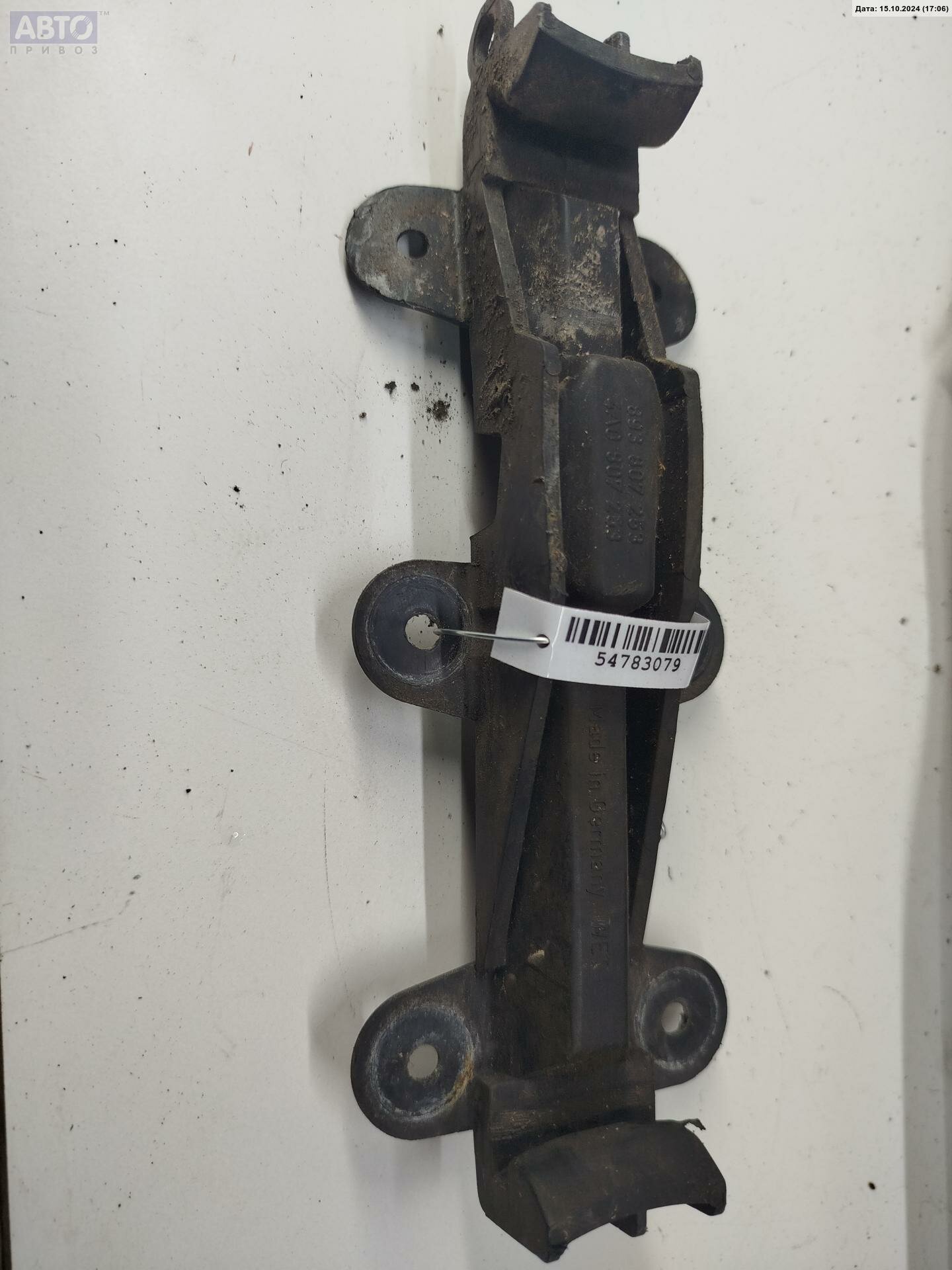 Кронштейн бампера переднего Audi 80 B3 (1987-1992)