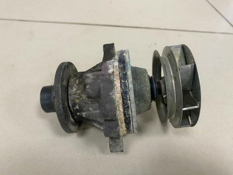 Насос водяной помпа BMW 5-series E60/E61 2003-2009 кат.номер: 11517509985