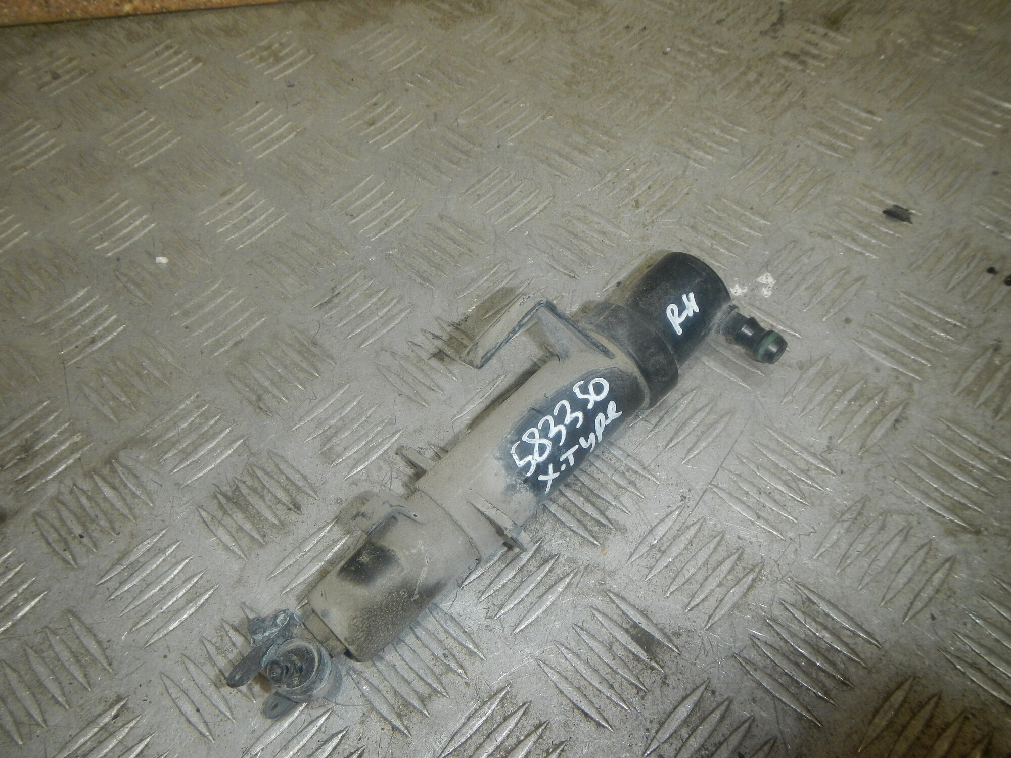 Б/У Форсунка омывателя фары, Jaguar (Ягуар)-X-TYPE (01-09) JAGUAR X-TYPE (01-09) правая Без видимых повреждений. 583350 J...